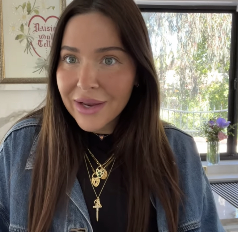 Melissa Coury's Instagram, Twitter & Facebook on IDCrawl